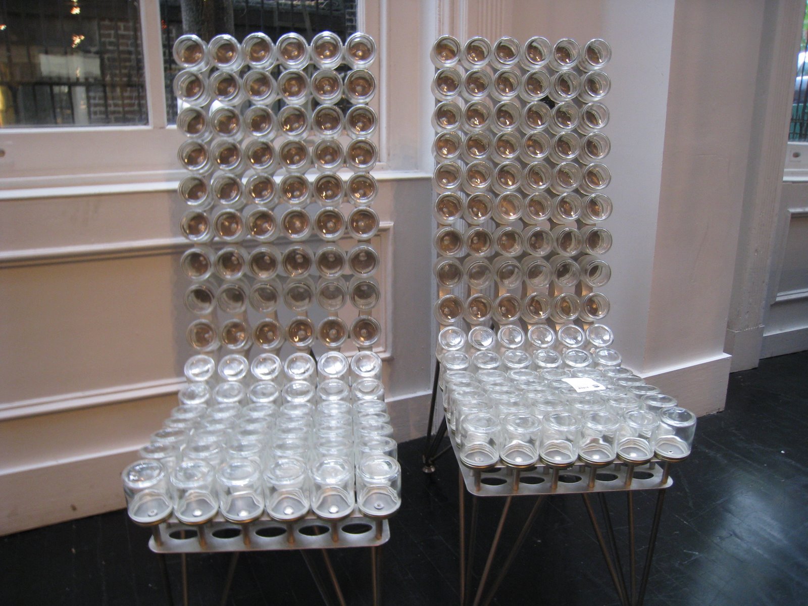 SMART DESIGN: A CHAIR MADE OF JARS! COCOCOZY
